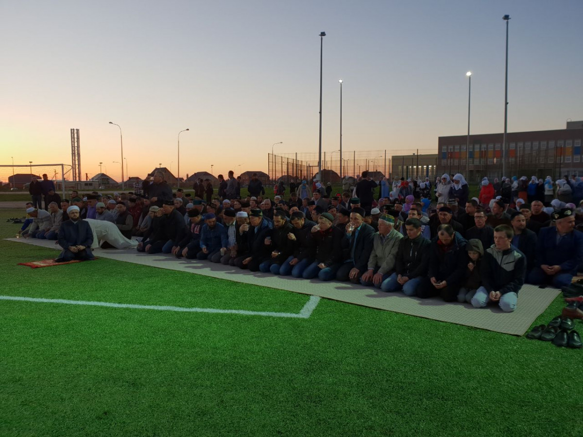 Iftar on the football field gathered 1,500 Muslims | islam.ru